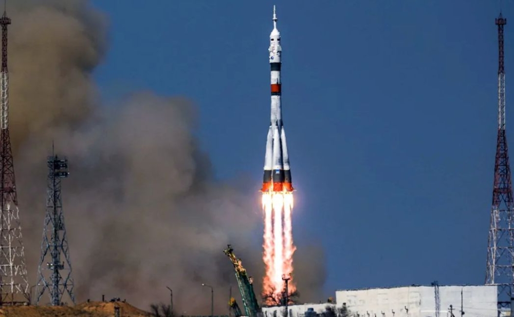 60 years after Yuri Gagarin, the Russian space sector faces American ...